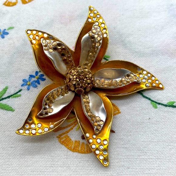Avon | Jewelry | Vintage Avon Large Gold Silver Tone Floral Pin With ...